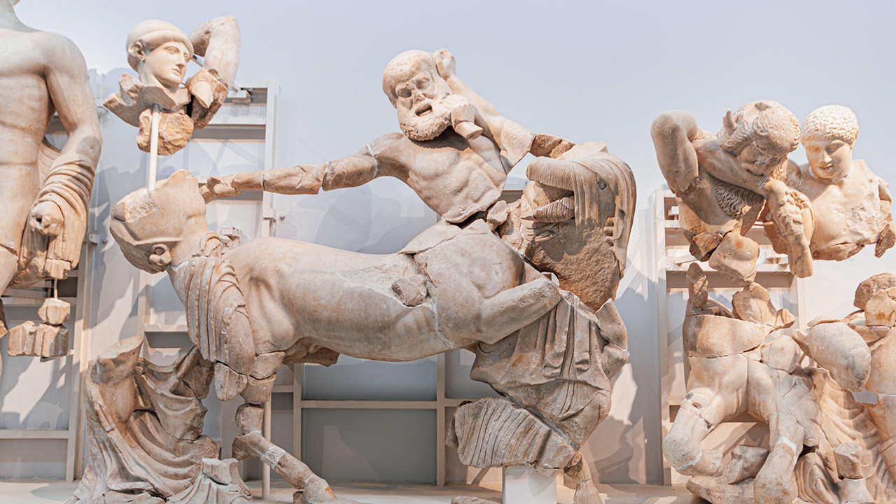 Centaurs and Snake-Kings by Jeremy McInerney | Book review | The TLS